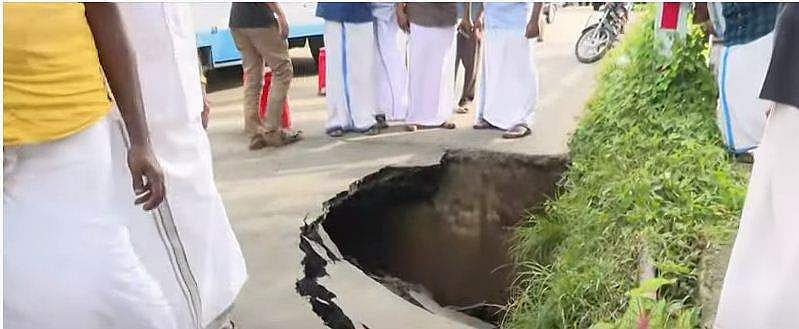 Pothole on the approach road of Pathanamthitta Parumala Bridge; Traffic ...