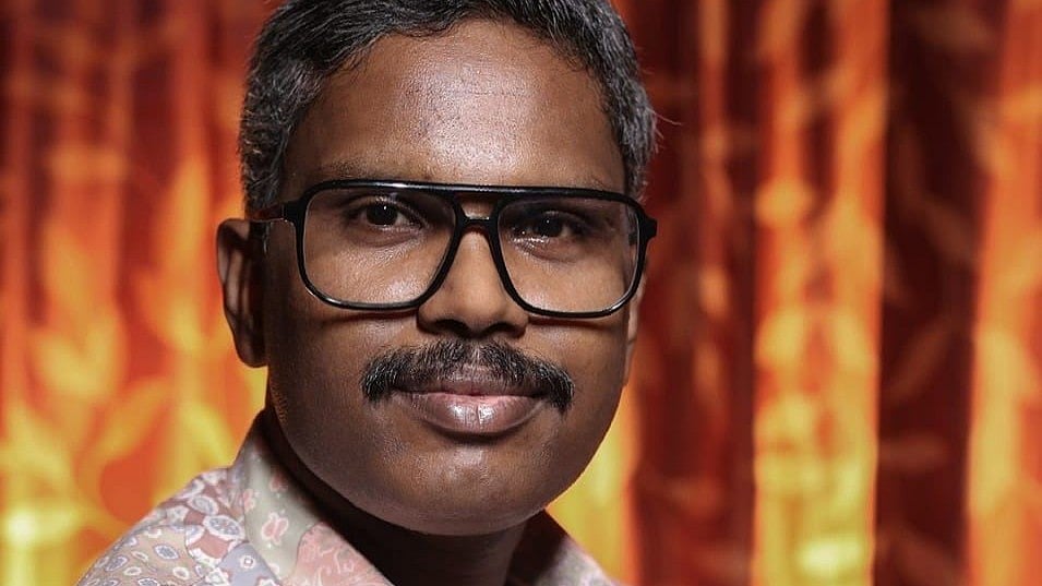 സംഘികള്‍ വീട്ടുപടിക്കല്‍ വരെ എത്തി, ഹെല്‍മറ്റ് ധരിച്ചെത്തിയയാള് ...