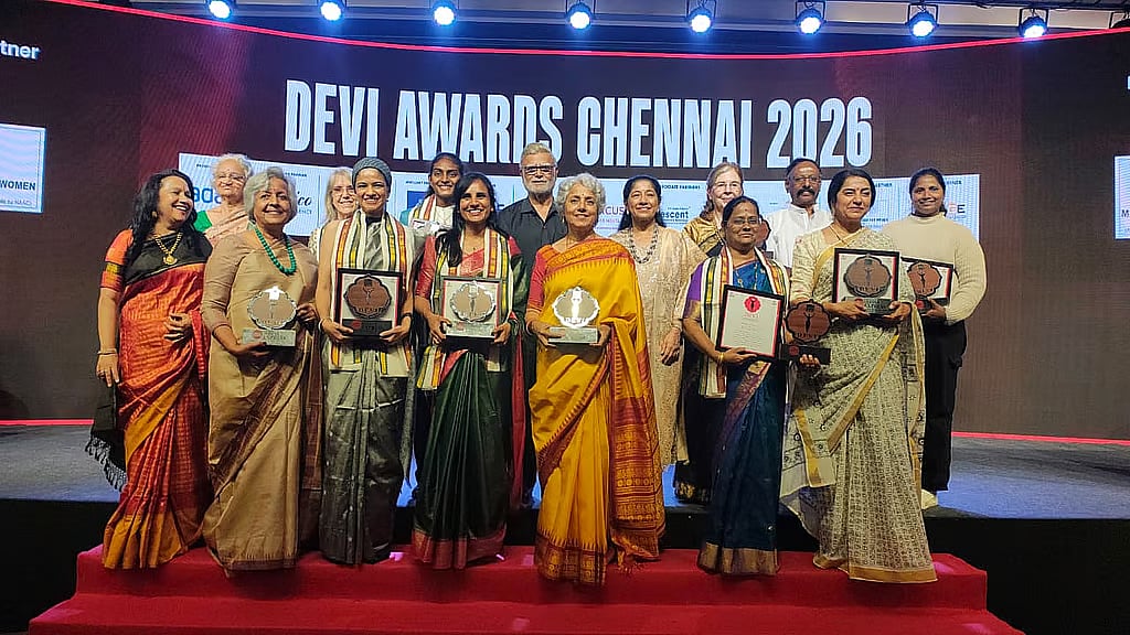 തമിഴ്‌നാടിന്റെ 12 വനിതാ രത്‌നങ്ങള്‍, 37-ാമത് ദേവി അവാര്‍ഡുകള് ...